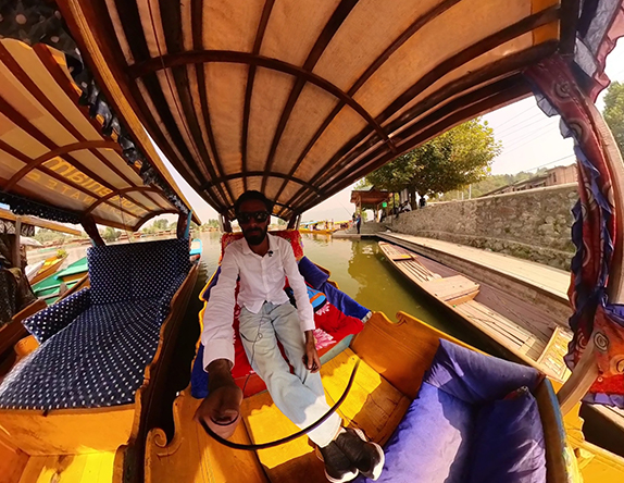 The Floating Market | VUZ 360° Teleporter App