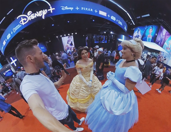 Belle & Cindrella | VUZ 360° Teleporter App