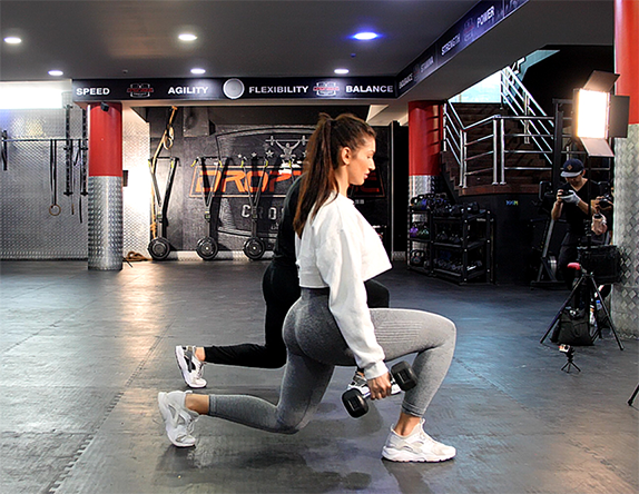 Ep3 - Hana Alternating Leg Lunges | VUZ 360° Teleporter App